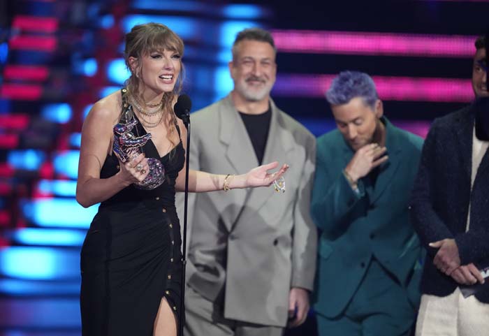 Taylor Swift and her 'Anti-Hero' top MTV VMAs in a show dominated by ...